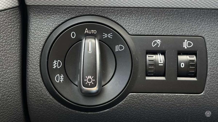 Grey Volkswagen Touran 2013 in Marijampole, with an engine capacity of 1.60 L and mileage of 137 thousand km for 8190 €, photo 27 on AUTOMOTO.COM.LV