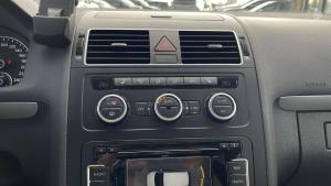 Grey Volkswagen Touran 2013 in Marijampole, with an engine capacity of 1.60 L and mileage of 137 thousand km for 8190 €, photo 35 on AUTOMOTO.COM.LV