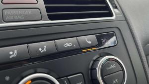 Grey Volkswagen Touran 2013 in Marijampole, with an engine capacity of 1.60 L and mileage of 137 thousand km for 8190 €, photo 37 on AUTOMOTO.COM.LV