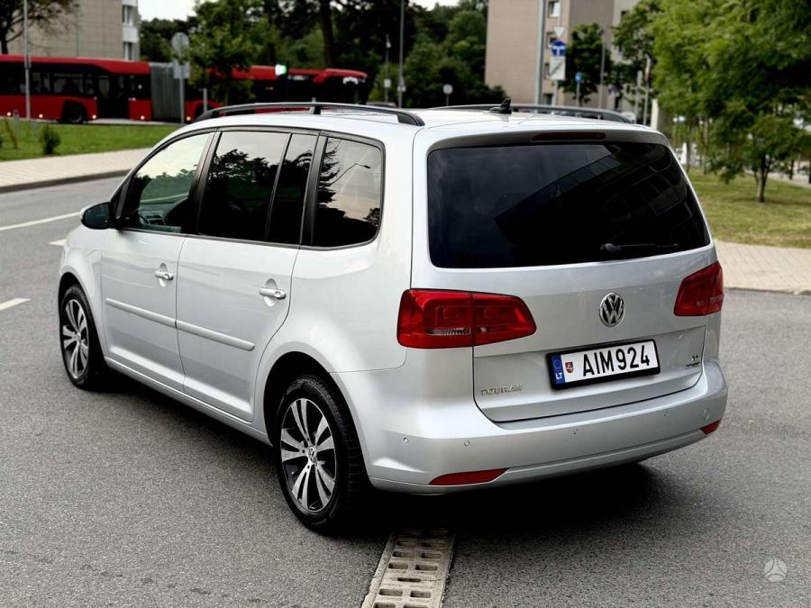 Pelēks Volkswagen Touran 2013 Viļņa, ar dzinēja tilpumu 0.00 L un nobraukumu 298 tūkst. km par 4500 €, foto 6 vietnē AUTOMOTO.COM.LV