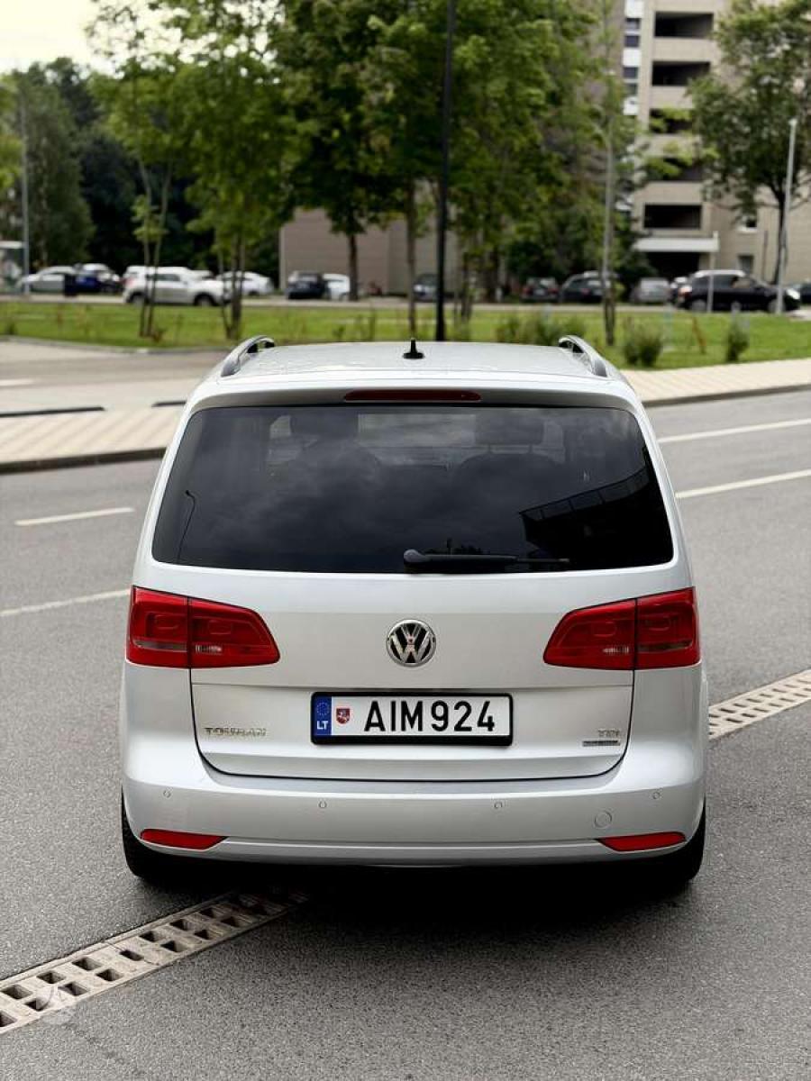 Pelēks Volkswagen Touran 2013 Viļņa, ar dzinēja tilpumu 0.00 L un nobraukumu 298 tūkst. km par 4500 €, foto 7 vietnē AUTOMOTO.COM.LV