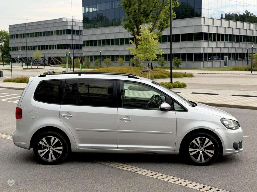 Pelēks Volkswagen Touran 2013 Viļņa, ar dzinēja tilpumu 0.00 L un nobraukumu 298 tūkst. km par 4500 €, foto 9 vietnē AUTOMOTO.COM.LV