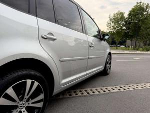 Pelēks Volkswagen Touran 2013 Viļņa, ar dzinēja tilpumu 0.00 L un nobraukumu 298 tūkst. km par 4500 €, foto 14 vietnē AUTOMOTO.COM.LV