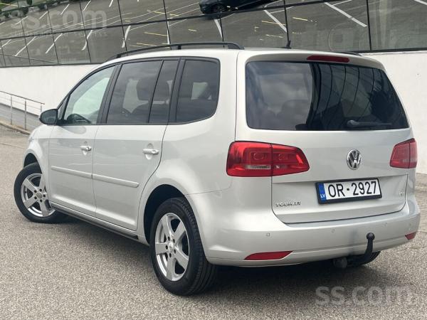 Grey Volkswagen Touran 2013 in Riga, with an engine capacity of 1.40 L and mileage of 219 thousand km for 5450 €, photo 2 on AUTOMOTO.COM.LV
