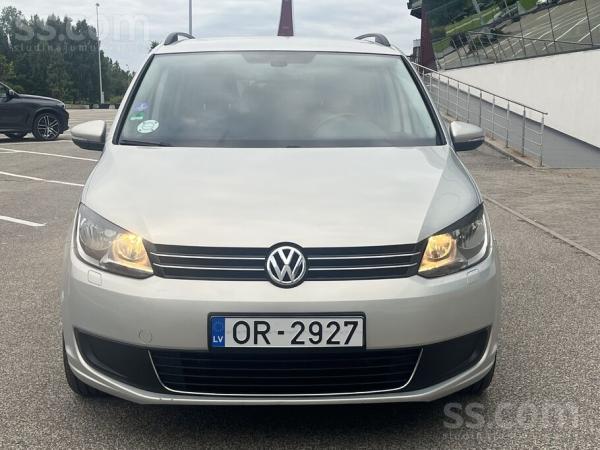 Grey Volkswagen Touran 2013 in Riga, with an engine capacity of 1.40 L and mileage of 219 thousand km for 5450 €, photo 5 on AUTOMOTO.COM.LV