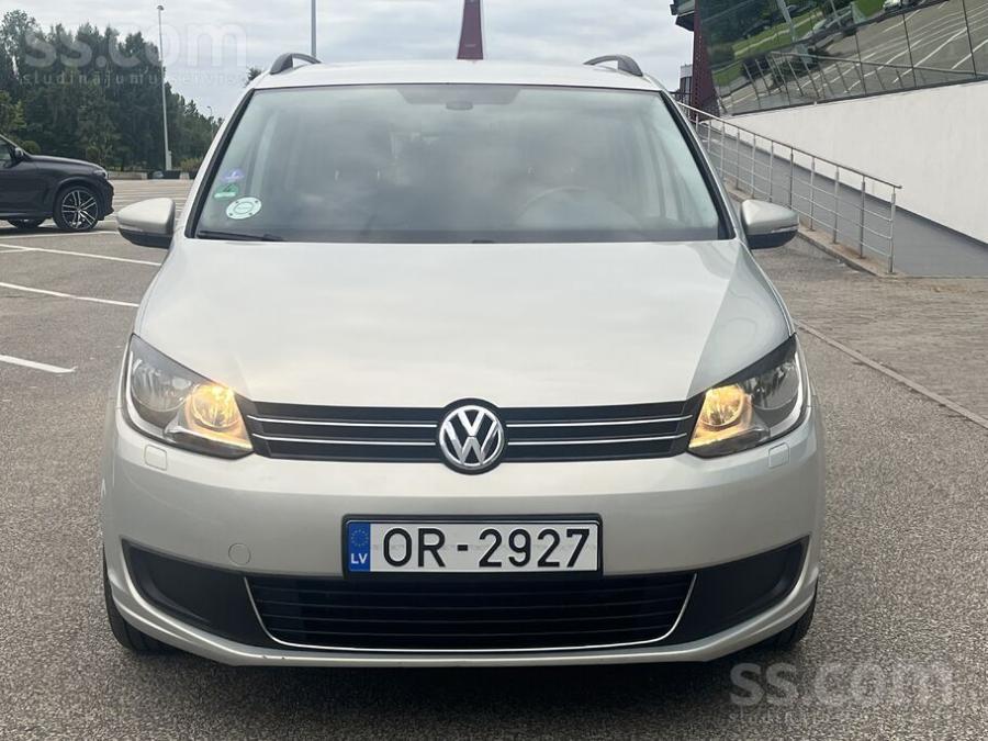Grey Volkswagen Touran 2013 in Riga, with an engine capacity of 1.40 L and mileage of 219 thousand km for 5450 €, photo 6 on AUTOMOTO.COM.LV
