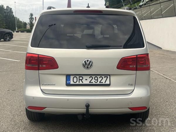 Grey Volkswagen Touran 2013 in Riga, with an engine capacity of 1.40 L and mileage of 219 thousand km for 5450 €, photo 6 on AUTOMOTO.COM.LV