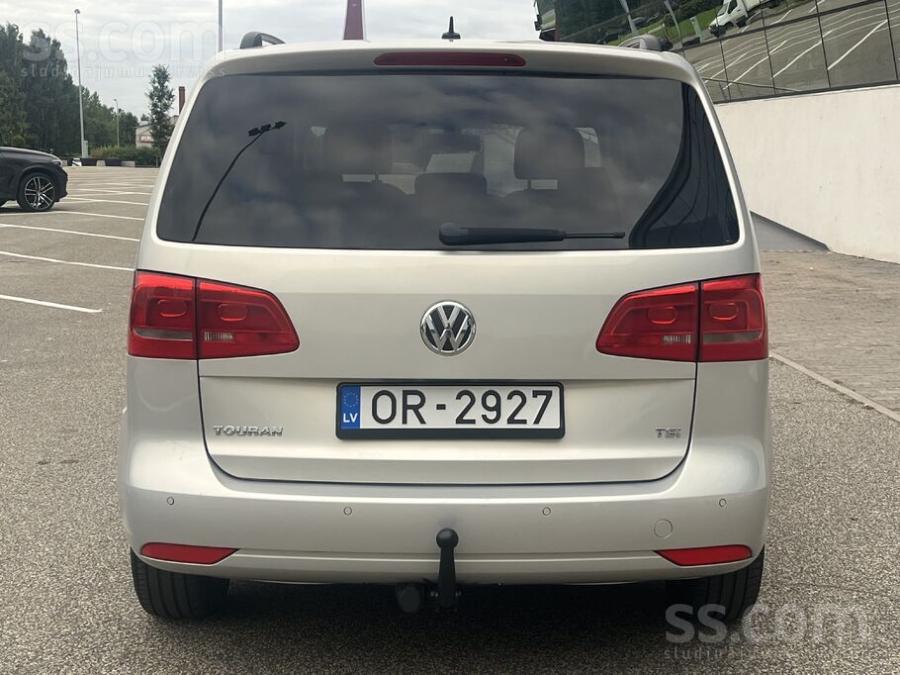 Grey Volkswagen Touran 2013 in Riga, with an engine capacity of 1.40 L and mileage of 219 thousand km for 5450 €, photo 7 on AUTOMOTO.COM.LV