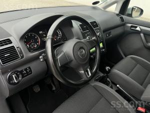 Grey Volkswagen Touran 2013 in Riga, with an engine capacity of 1.40 L and mileage of 219 thousand km for 5450 €, photo 8 on AUTOMOTO.COM.LV