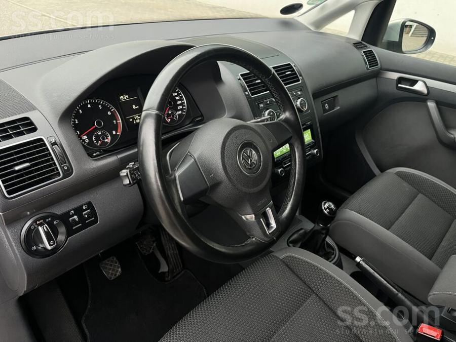 Grey Volkswagen Touran 2013 in Riga, with an engine capacity of 1.40 L and mileage of 219 thousand km for 5450 €, photo 8 on AUTOMOTO.COM.LV