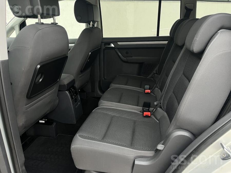 Grey Volkswagen Touran 2013 in Riga, with an engine capacity of 1.40 L and mileage of 219 thousand km for 5450 €, photo 13 on AUTOMOTO.COM.LV