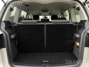 Grey Volkswagen Touran 2013 in Riga, with an engine capacity of 1.40 L and mileage of 219 thousand km for 5450 €, photo 14 on AUTOMOTO.COM.LV