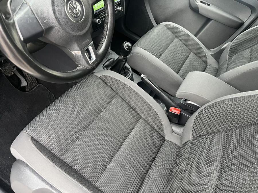 Grey Volkswagen Touran 2013 in Riga, with an engine capacity of 1.40 L and mileage of 219 thousand km for 5450 €, photo 16 on AUTOMOTO.COM.LV