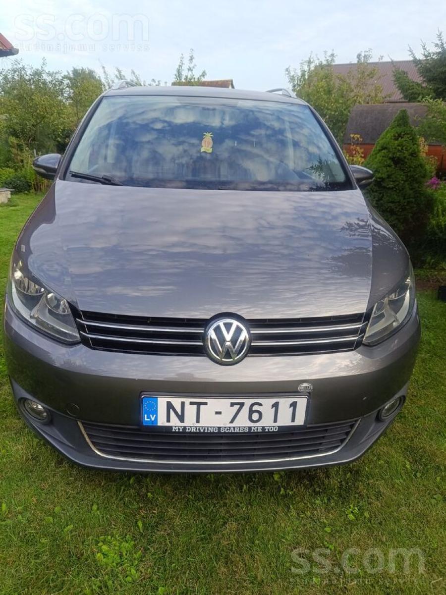 Grey Volkswagen Touran 2013 in Riga, with an engine capacity of 1.60 L and mileage of 251 thousand km for 5100 €, photo 4 on AUTOMOTO.COM.LV