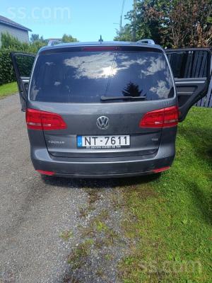 Grey Volkswagen Touran 2013 in Riga, with an engine capacity of 1.60 L and mileage of 251 thousand km for 5100 €, photo 5 on AUTOMOTO.COM.LV