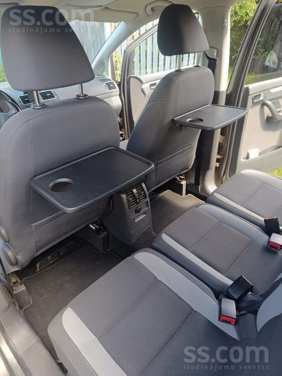 Grey Volkswagen Touran 2013 in Riga, with an engine capacity of 1.60 L and mileage of 251 thousand km for 5100 €, photo 8 on AUTOMOTO.COM.LV