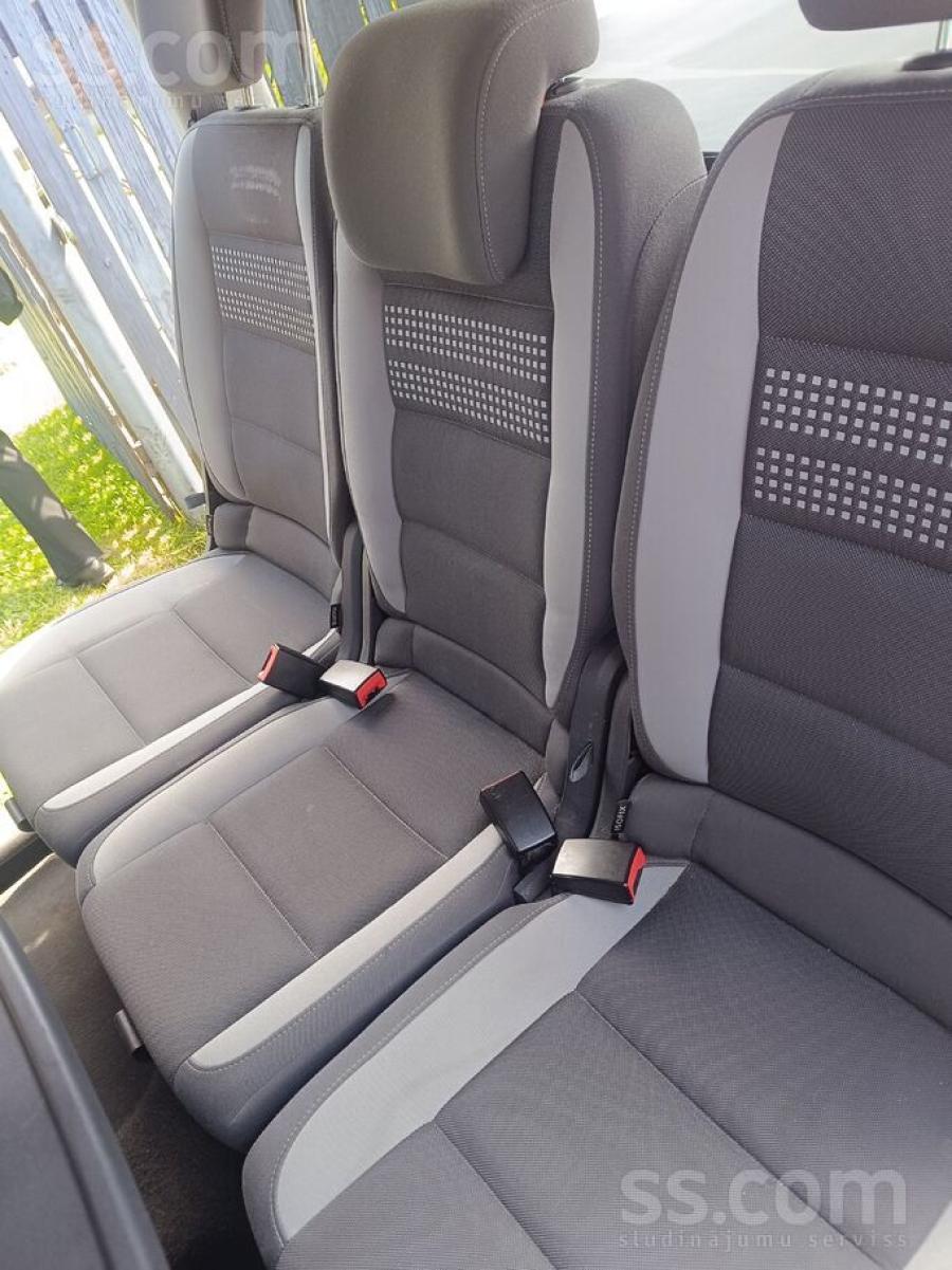 Grey Volkswagen Touran 2013 in Riga, with an engine capacity of 1.60 L and mileage of 251 thousand km for 5100 €, photo 9 on AUTOMOTO.COM.LV