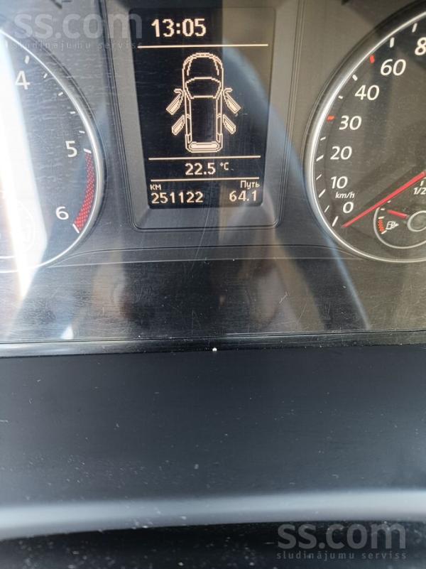 Grey Volkswagen Touran 2013 in Riga, with an engine capacity of 1.60 L and mileage of 251 thousand km for 5100 €, photo 10 on AUTOMOTO.COM.LV