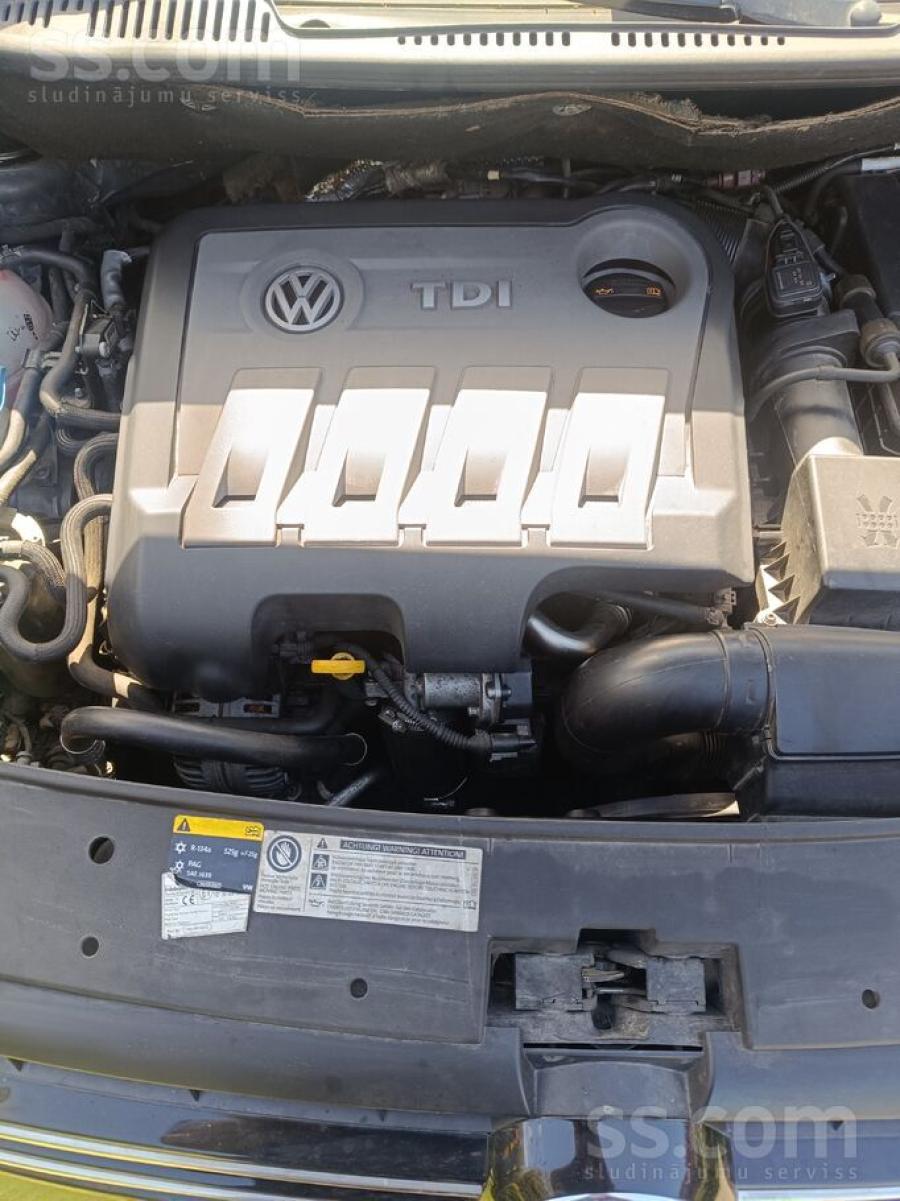 Grey Volkswagen Touran 2013 in Riga, with an engine capacity of 1.60 L and mileage of 251 thousand km for 5100 €, photo 11 on AUTOMOTO.COM.LV