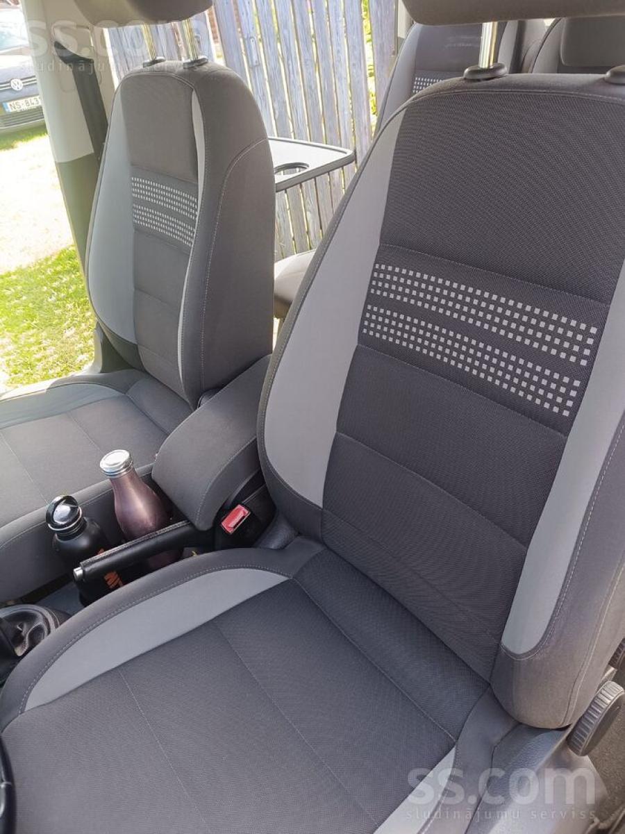 Grey Volkswagen Touran 2013 in Riga, with an engine capacity of 1.60 L and mileage of 251 thousand km for 5100 €, photo 12 on AUTOMOTO.COM.LV