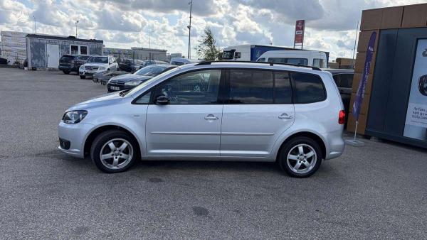 Pelēks Volkswagen Touran 2013 Marijampole, ar dzinēja tilpumu 1.60 L un nobraukumu 260 tūkst. km par 5650 €, foto 4 vietnē AUTOMOTO.COM.LV