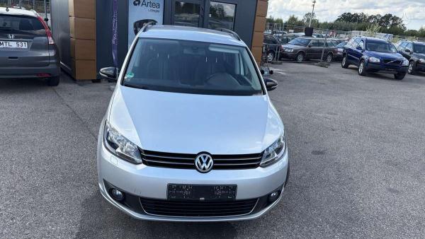 Pelēks Volkswagen Touran 2013 Marijampole, ar dzinēja tilpumu 1.60 L un nobraukumu 260 tūkst. km par 5650 €, foto 10 vietnē AUTOMOTO.COM.LV