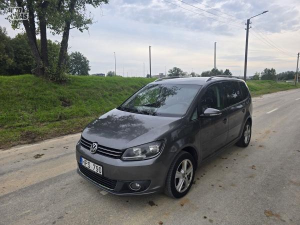 Grey Volkswagen Touran 2013 in Kaunas, with an engine capacity of 1.60 L and mileage of 250 thousand km for 3999 €, photo 1 on AUTOMOTO.COM.LV