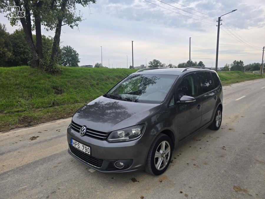 Pelēks Volkswagen Touran 2013 Kauņa, ar dzinēja tilpumu 1.60 L un nobraukumu 250 tūkst. km par 3999 €, foto 1 vietnē AUTOMOTO.COM.LV