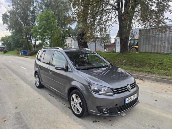 Grey Volkswagen Touran 2013 in Kaunas, with an engine capacity of 1.60 L and mileage of 250 thousand km for 3999 €, photo 3 on AUTOMOTO.COM.LV