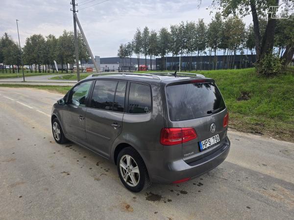 Grey Volkswagen Touran 2013 in Kaunas, with an engine capacity of 1.60 L and mileage of 250 thousand km for 3999 €, photo 5 on AUTOMOTO.COM.LV