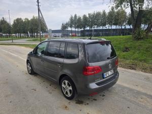 Pelēks Volkswagen Touran 2013 Kauņa, ar dzinēja tilpumu 1.60 L un nobraukumu 250 tūkst. km par 3999 €, foto 5 vietnē AUTOMOTO.COM.LV