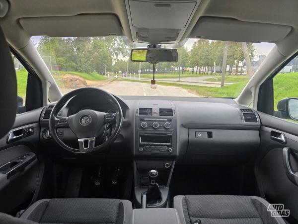 Grey Volkswagen Touran 2013 in Kaunas, with an engine capacity of 1.60 L and mileage of 250 thousand km for 3999 €, photo 7 on AUTOMOTO.COM.LV