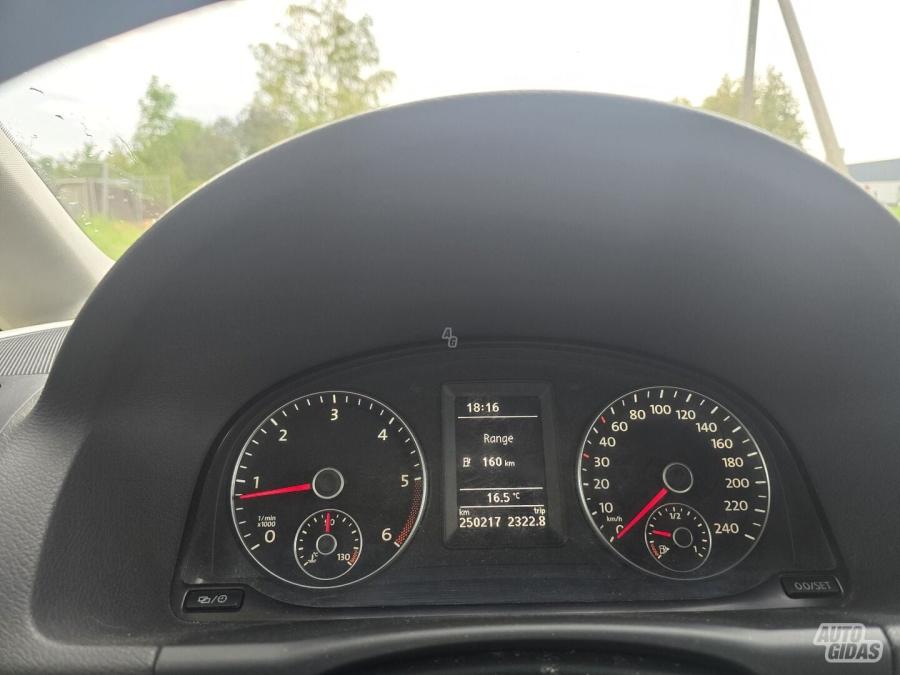 Pelēks Volkswagen Touran 2013 Kauņa, ar dzinēja tilpumu 1.60 L un nobraukumu 250 tūkst. km par 3999 €, foto 8 vietnē AUTOMOTO.COM.LV
