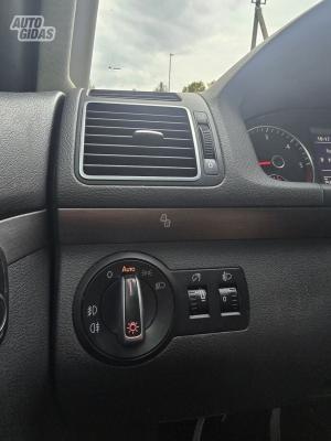 Pelēks Volkswagen Touran 2013 Kauņa, ar dzinēja tilpumu 1.60 L un nobraukumu 250 tūkst. km par 3999 €, foto 10 vietnē AUTOMOTO.COM.LV