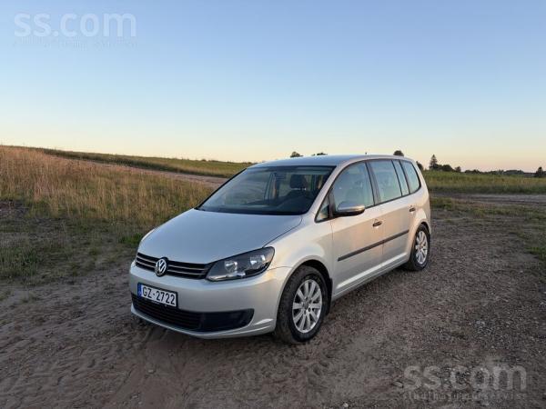 Pelēks Volkswagen Touran 2013 Saldus, ar dzinēja tilpumu 1.60 L un nobraukumu 342 tūkst. km par 2600 €, foto 1 vietnē AUTOMOTO.COM.LV