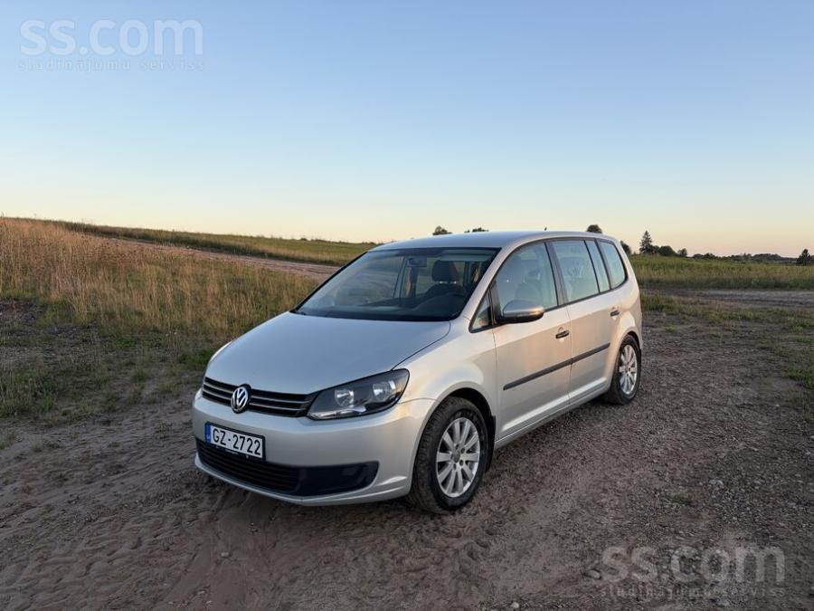 Pelēks Volkswagen Touran 2013 Saldus, ar dzinēja tilpumu 1.60 L un nobraukumu 342 tūkst. km par 2600 €, foto 1 vietnē AUTOMOTO.COM.LV