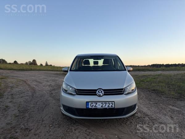 Pelēks Volkswagen Touran 2013 Saldus, ar dzinēja tilpumu 1.60 L un nobraukumu 342 tūkst. km par 2600 €, foto 3 vietnē AUTOMOTO.COM.LV