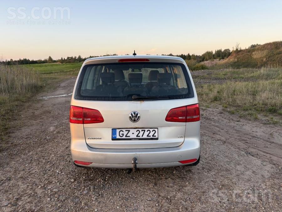 Pelēks Volkswagen Touran 2013 Saldus, ar dzinēja tilpumu 1.60 L un nobraukumu 342 tūkst. km par 2600 €, foto 6 vietnē AUTOMOTO.COM.LV