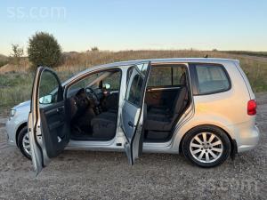Pelēks Volkswagen Touran 2013 Saldus, ar dzinēja tilpumu 1.60 L un nobraukumu 342 tūkst. km par 2600 €, foto 7 vietnē AUTOMOTO.COM.LV