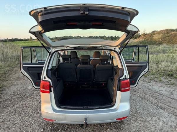Pelēks Volkswagen Touran 2013 Saldus, ar dzinēja tilpumu 1.60 L un nobraukumu 342 tūkst. km par 2600 €, foto 8 vietnē AUTOMOTO.COM.LV