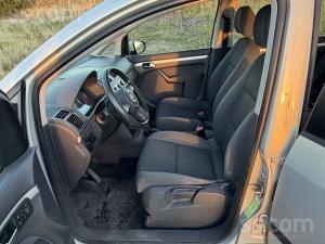 Pelēks Volkswagen Touran 2013 Saldus, ar dzinēja tilpumu 1.60 L un nobraukumu 342 tūkst. km par 2600 €, foto 9 vietnē AUTOMOTO.COM.LV