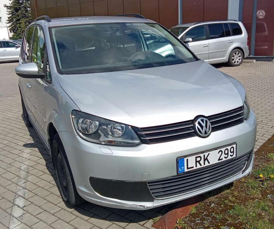 Pelēks Volkswagen Touran 2013 Kauņa, ar dzinēja tilpumu 1.39 L un nobraukumu 143 tūkst. km par 3499 €, foto 1 vietnē AUTOMOTO.COM.LV