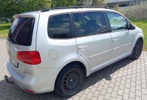 Pelēks Volkswagen Touran 2013 Kauņa, ar dzinēja tilpumu 1.39 L un nobraukumu 143 tūkst. km par 3499 €, foto 4 vietnē AUTOMOTO.COM.LV