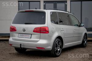 Grey Volkswagen Touran 2014 in Tukums, with an engine capacity of 1.60 L and mileage of 261 thousand km for 6400 €, photo 4 on AUTOMOTO.COM.LV