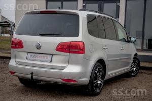 Grey Volkswagen Touran 2014 in Tukums, with an engine capacity of 1.60 L and mileage of 261 thousand km for 6400 €, photo 6 on AUTOMOTO.COM.LV