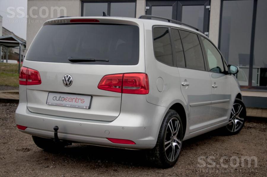 Grey Volkswagen Touran 2014 in Tukums, with an engine capacity of 1.60 L and mileage of 261 thousand km for 6400 €, photo 6 on AUTOMOTO.COM.LV