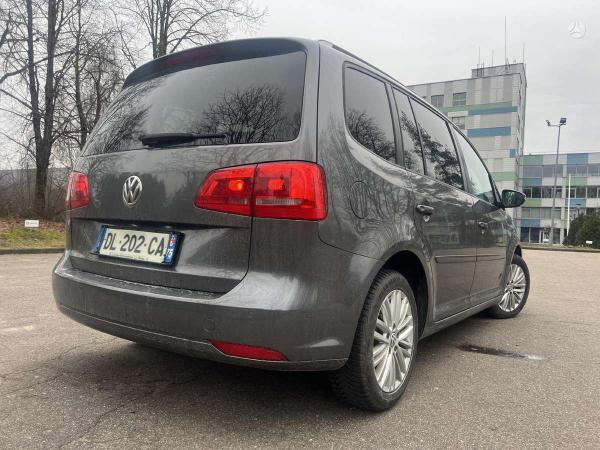 Pelēks Volkswagen Touran 2014 Viļņa, ar dzinēja tilpumu 1.60 L un nobraukumu 211 tūkst. km par 6500 €, foto 3 vietnē AUTOMOTO.COM.LV