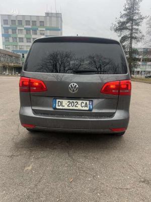 Pelēks Volkswagen Touran 2014 Viļņa, ar dzinēja tilpumu 1.60 L un nobraukumu 211 tūkst. km par 6500 €, foto 5 vietnē AUTOMOTO.COM.LV