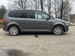 Pelēks Volkswagen Touran 2014 Viļņa, ar dzinēja tilpumu 1.60 L un nobraukumu 211 tūkst. km par 6500 €, foto 6 vietnē AUTOMOTO.COM.LV