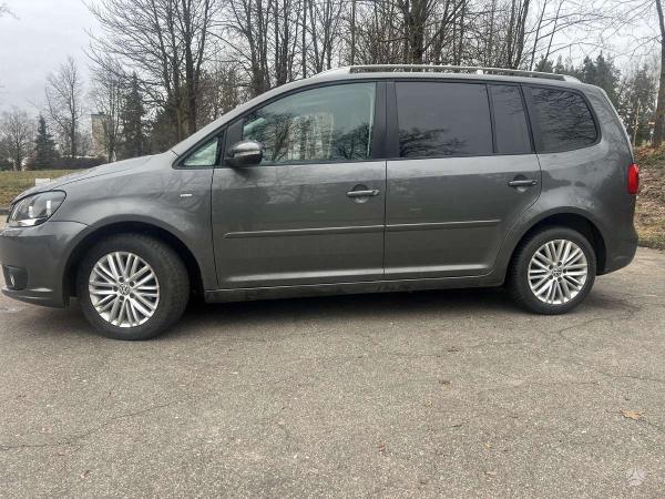 Pelēks Volkswagen Touran 2014 Viļņa, ar dzinēja tilpumu 1.60 L un nobraukumu 211 tūkst. km par 6500 €, foto 7 vietnē AUTOMOTO.COM.LV